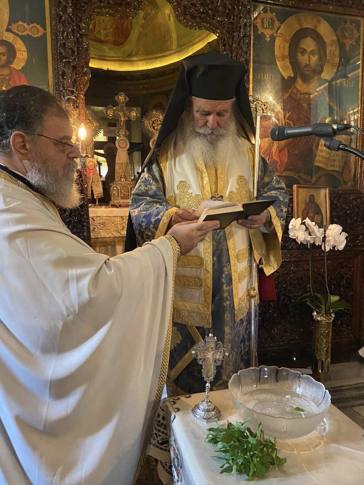 Στην Ι. Μονή Παναγίας Χρυσολεοντίσσης Αιγίνης, ιερούργησε ο ...