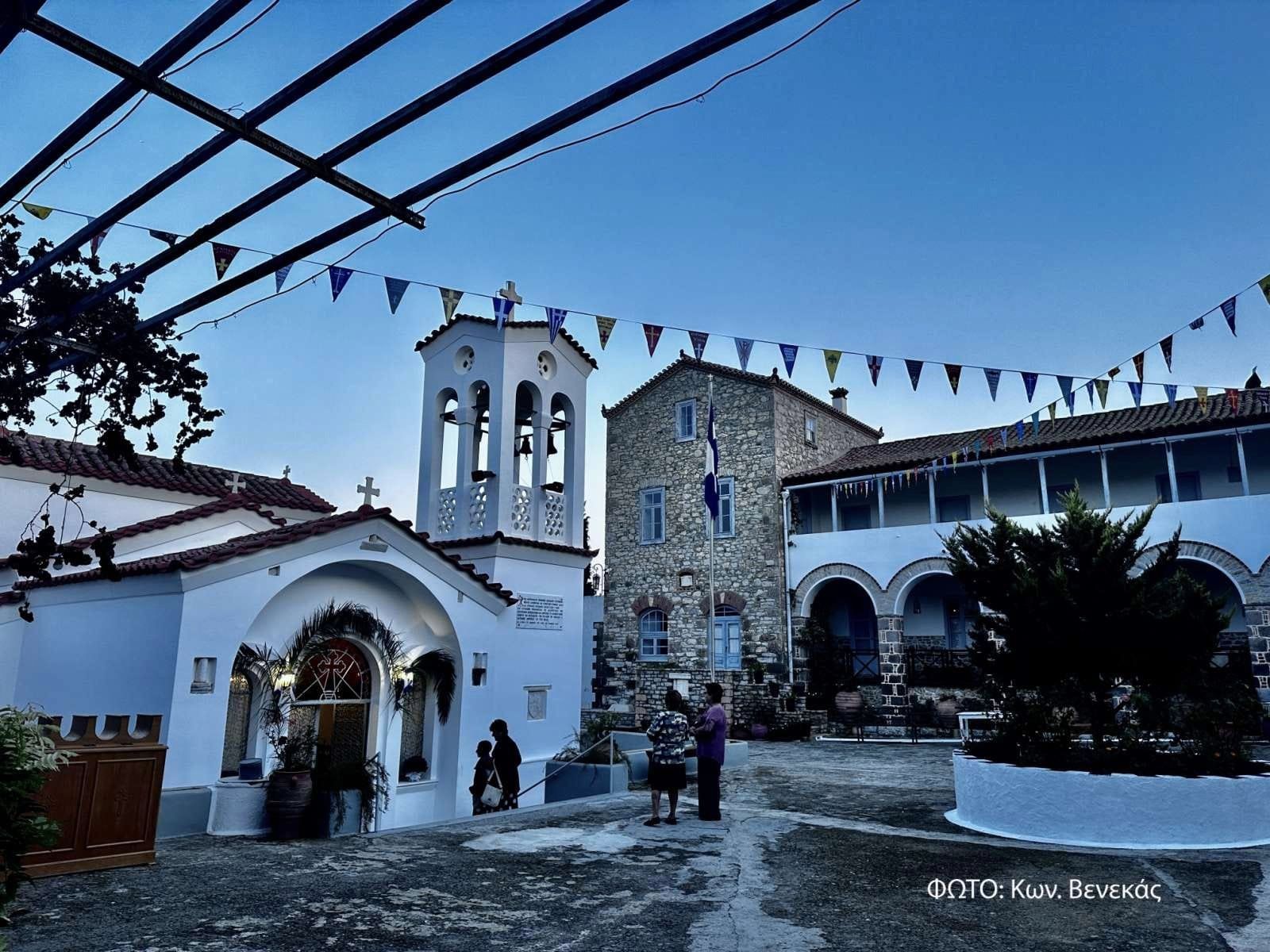 Προεξάρχοντος του Μητροπολίτη Ύδρας κ. ΕΦΡΑΙΜ τελέστηκε ο Μ ...